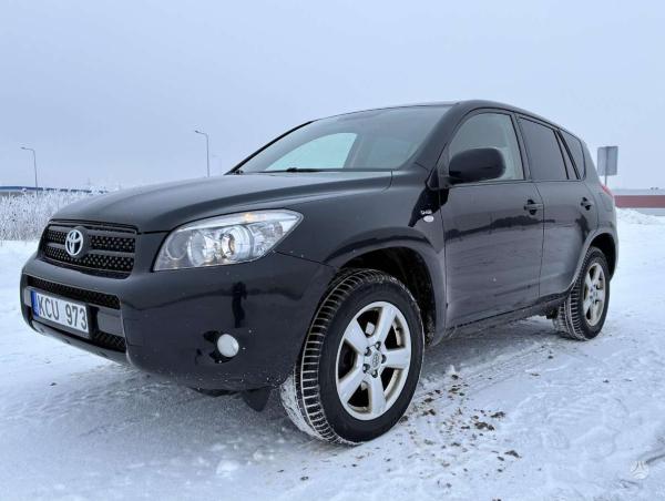 Black Toyota RAV4 2007 in Panevezys, with an engine capacity of 2.20 L and mileage of 323 thousand km for 2500 €, photo 1 on AUTOMOTO.COM.LV