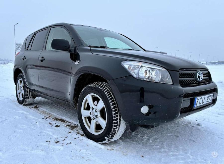 Melns Toyota RAV4 2007 Panevēža, ar dzinēja tilpumu 2.20 L un nobraukumu 323 tūkst. km par 2500 €, foto 2 vietnē AUTOMOTO.COM.LV