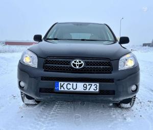 Melns Toyota RAV4 2007 Panevēža, ar dzinēja tilpumu 2.20 L un nobraukumu 323 tūkst. km par 2500 €, foto 3 vietnē AUTOMOTO.COM.LV