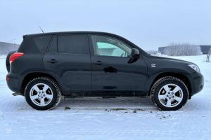 Melns Toyota RAV4 2007 Panevēža, ar dzinēja tilpumu 2.20 L un nobraukumu 323 tūkst. km par 2500 €, foto 4 vietnē AUTOMOTO.COM.LV