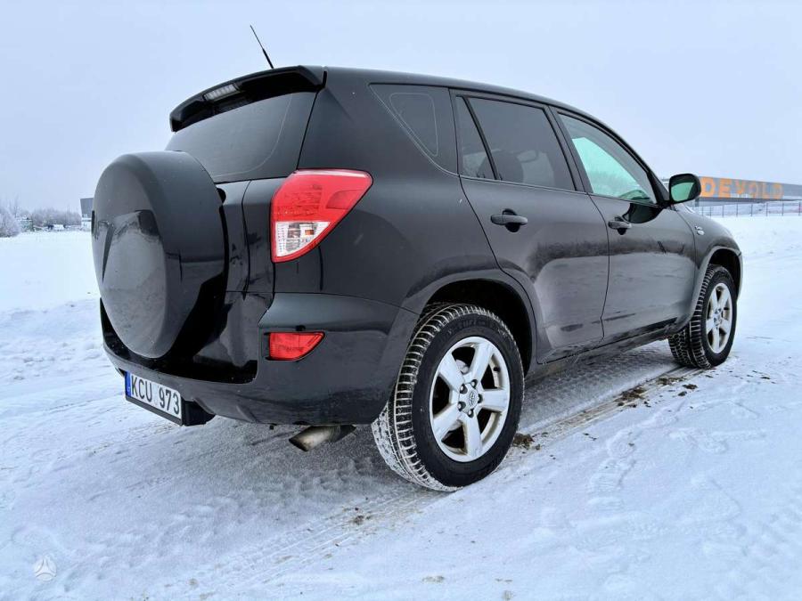 Melns Toyota RAV4 2007 Panevēža, ar dzinēja tilpumu 2.20 L un nobraukumu 323 tūkst. km par 2500 €, foto 7 vietnē AUTOMOTO.COM.LV