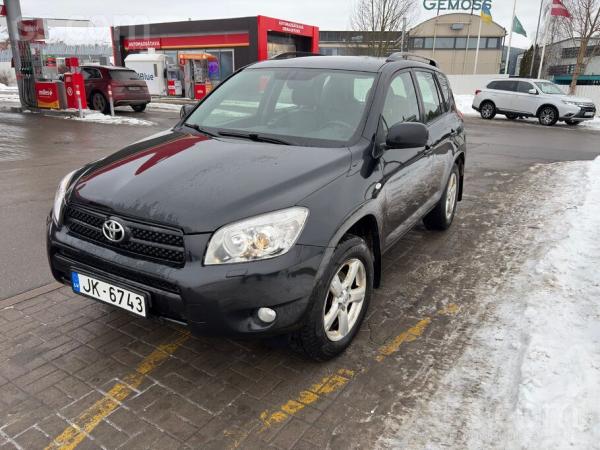Melns Toyota RAV4 2007 Rīga, ar dzinēja tilpumu 2.00 L un nobraukumu 377 tūkst. km par 3500 €, foto 1 vietnē AUTOMOTO.COM.LV