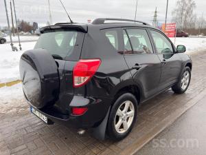 Melns Toyota RAV4 2007 Rīga, ar dzinēja tilpumu 2.00 L un nobraukumu 377 tūkst. km par 3500 €, foto 2 vietnē AUTOMOTO.COM.LV