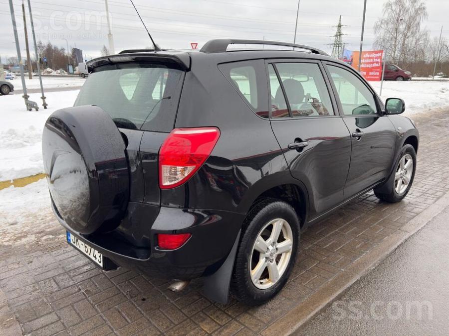 Melns Toyota RAV4 2007 Rīga, ar dzinēja tilpumu 2.00 L un nobraukumu 377 tūkst. km par 3500 €, foto 2 vietnē AUTOMOTO.COM.LV