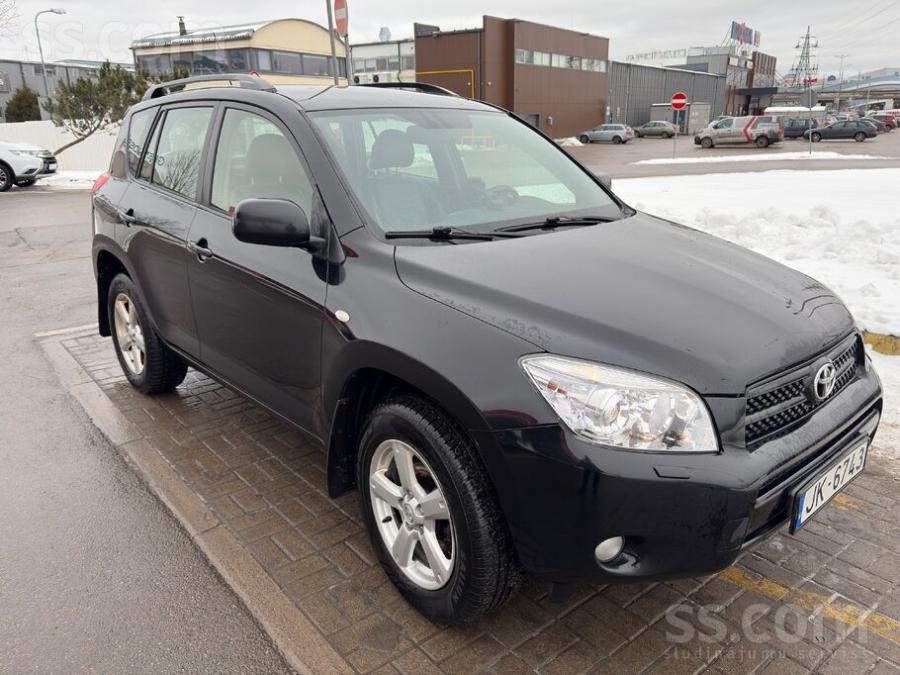 Melns Toyota RAV4 2007 Rīga, ar dzinēja tilpumu 2.00 L un nobraukumu 377 tūkst. km par 3500 €, foto 3 vietnē AUTOMOTO.COM.LV
