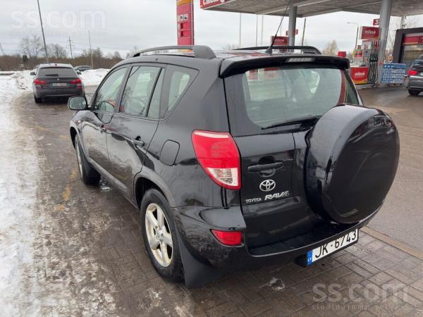 Melns Toyota RAV4 2007 Rīga, ar dzinēja tilpumu 2.00 L un nobraukumu 377 tūkst. km par 3500 €, foto 5 vietnē AUTOMOTO.COM.LV