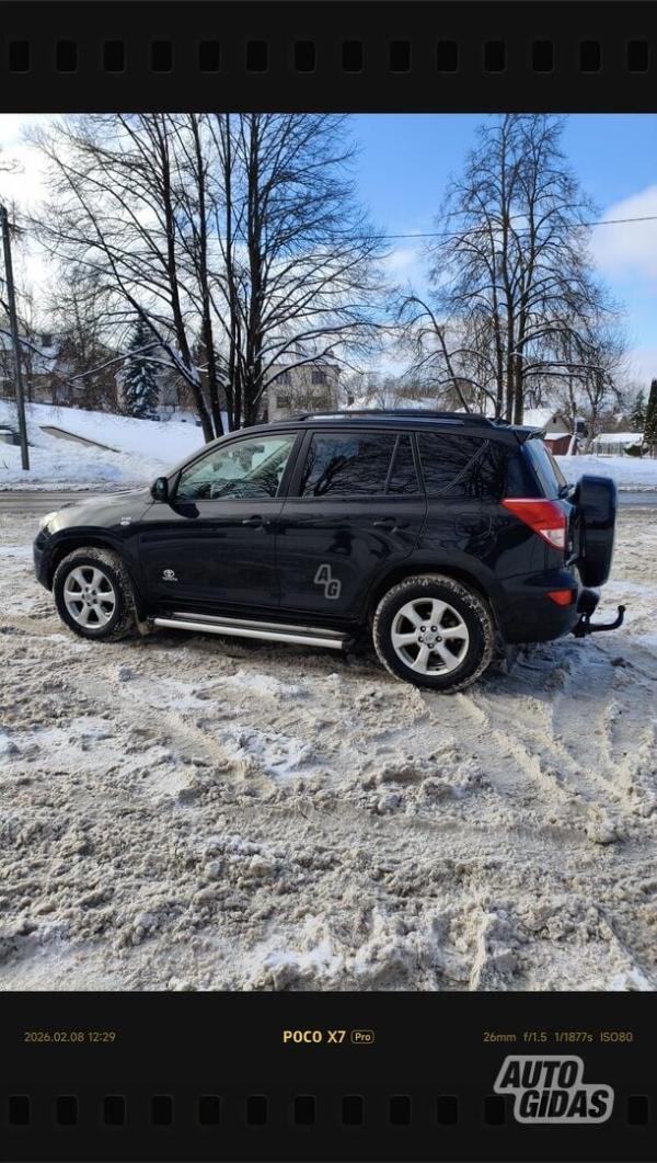 Melns Toyota RAV4 2007 Viļņa, ar dzinēja tilpumu 2.20 L un nobraukumu 330 tūkst. km par 3700 €, foto 1 vietnē AUTOMOTO.COM.LV