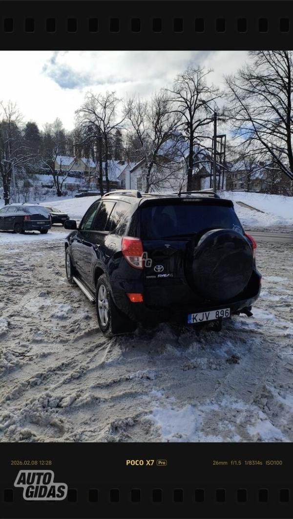 Melns Toyota RAV4 2007 Viļņa, ar dzinēja tilpumu 2.20 L un nobraukumu 330 tūkst. km par 3700 €, foto 6 vietnē AUTOMOTO.COM.LV