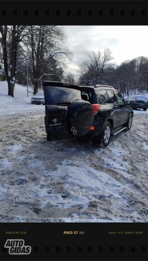 Black Toyota RAV4 2007 in Vilnius, with an engine capacity of 2.20 L and mileage of 330 thousand km for 3700 €, photo 7 on AUTOMOTO.COM.LV