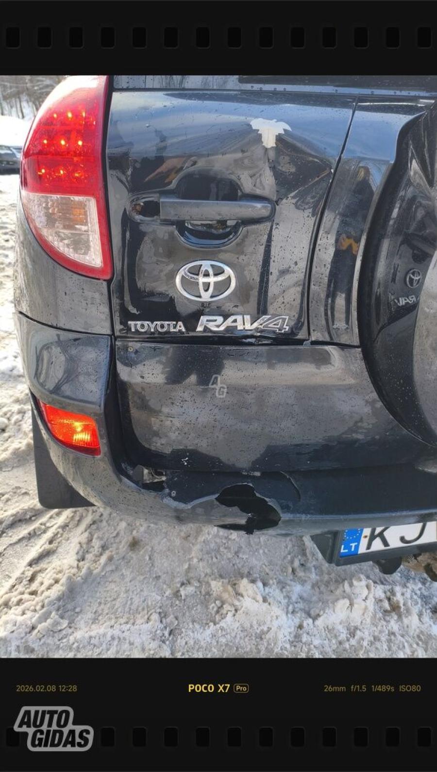 Black Toyota RAV4 2007 in Vilnius, with an engine capacity of 2.20 L and mileage of 330 thousand km for 3700 €, photo 8 on AUTOMOTO.COM.LV