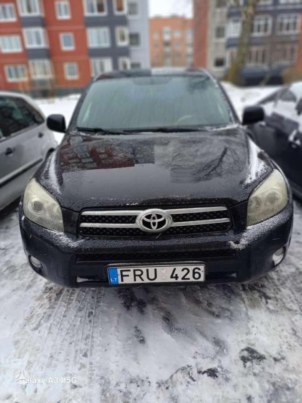 Melns Toyota RAV4 2007 Klaipėda, ar dzinēja tilpumu 2.23 L un nobraukumu 190 tūkst. km par 4500 €, foto 1 vietnē AUTOMOTO.COM.LV