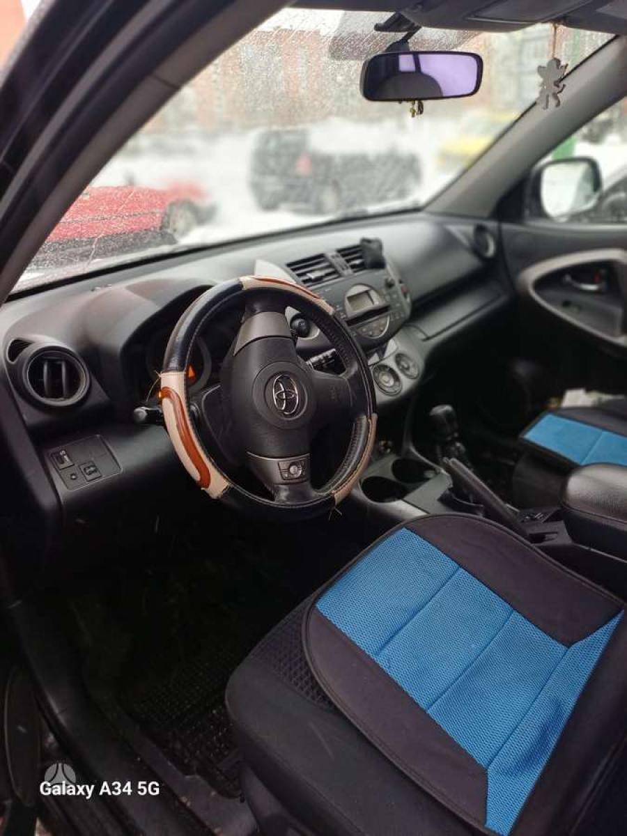 Melns Toyota RAV4 2007 Klaipėda, ar dzinēja tilpumu 2.23 L un nobraukumu 190 tūkst. km par 4500 €, foto 5 vietnē AUTOMOTO.COM.LV