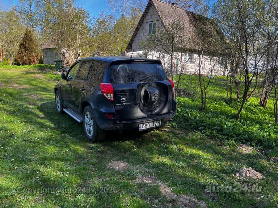 Melns Toyota RAV4 2007 Tallina, ar dzinēja tilpumu 2.20 L un nobraukumu 0 tūkst. km par 3000 €, foto 6 vietnē AUTOMOTO.COM.LV