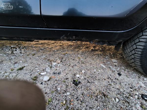 Black Toyota RAV4 2007 in Vilnius, with an engine capacity of 2.20 L and mileage of 315 thousand km for 3999 €, photo 2 on AUTOMOTO.COM.LV