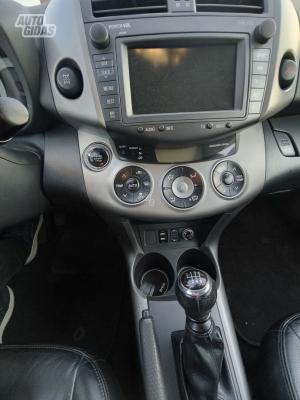 Black Toyota RAV4 2007 in Vilnius, with an engine capacity of 2.20 L and mileage of 315 thousand km for 3999 €, photo 4 on AUTOMOTO.COM.LV