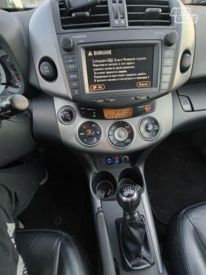 Black Toyota RAV4 2007 in Vilnius, with an engine capacity of 2.20 L and mileage of 315 thousand km for 3999 €, photo 5 on AUTOMOTO.COM.LV