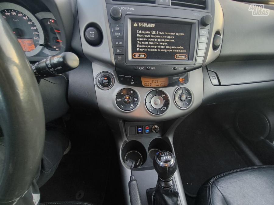Black Toyota RAV4 2007 in Vilnius, with an engine capacity of 2.20 L and mileage of 315 thousand km for 3999 €, photo 6 on AUTOMOTO.COM.LV