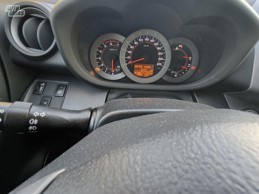 Black Toyota RAV4 2007 in Vilnius, with an engine capacity of 2.20 L and mileage of 315 thousand km for 3999 €, photo 7 on AUTOMOTO.COM.LV