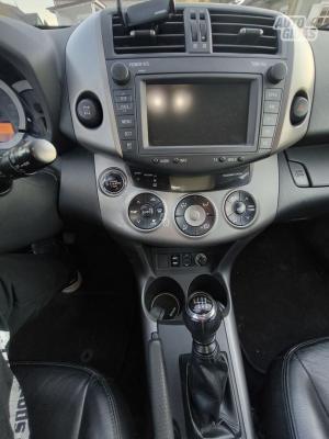 Black Toyota RAV4 2007 in Vilnius, with an engine capacity of 2.20 L and mileage of 315 thousand km for 3999 €, photo 8 on AUTOMOTO.COM.LV