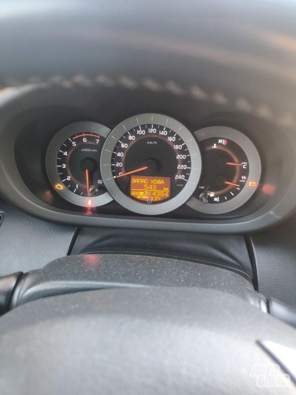 Black Toyota RAV4 2007 in Vilnius, with an engine capacity of 2.20 L and mileage of 315 thousand km for 3999 €, photo 8 on AUTOMOTO.COM.LV