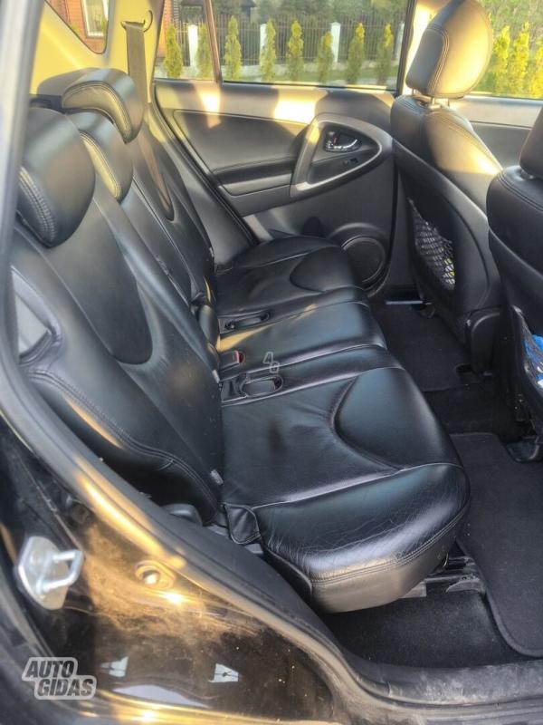 Black Toyota RAV4 2007 in Vilnius, with an engine capacity of 2.20 L and mileage of 315 thousand km for 3999 €, photo 10 on AUTOMOTO.COM.LV