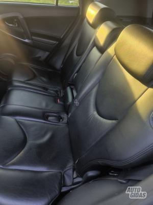 Black Toyota RAV4 2007 in Vilnius, with an engine capacity of 2.20 L and mileage of 315 thousand km for 3999 €, photo 12 on AUTOMOTO.COM.LV