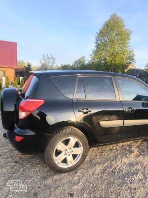Black Toyota RAV4 2007 in Vilnius, with an engine capacity of 2.20 L and mileage of 315 thousand km for 3999 €, photo 14 on AUTOMOTO.COM.LV