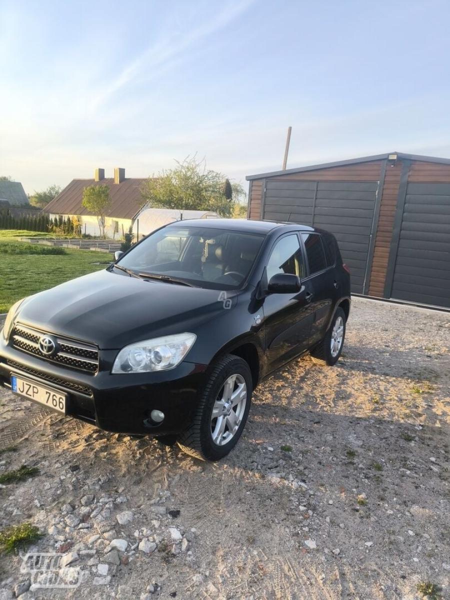 Black Toyota RAV4 2007 in Vilnius, with an engine capacity of 2.20 L and mileage of 315 thousand km for 3999 €, photo 17 on AUTOMOTO.COM.LV