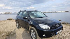 Melns Toyota RAV4 2007 Rīga, ar dzinēja tilpumu 2.20 L un nobraukumu 344 tūkst. km par 2200 €, foto 3 vietnē AUTOMOTO.COM.LV