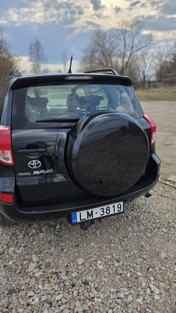 Black Toyota RAV4 2007 in Riga, with an engine capacity of 2.20 L and mileage of 344 thousand km for 2200 €, photo 4 on AUTOMOTO.COM.LV