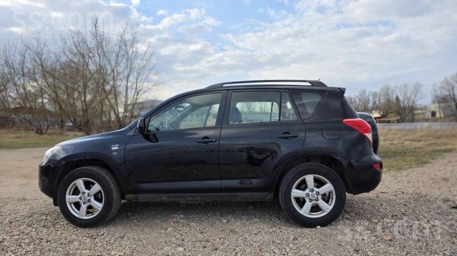 Melns Toyota RAV4 2007 Rīga, ar dzinēja tilpumu 2.20 L un nobraukumu 344 tūkst. km par 2200 €, foto 6 vietnē AUTOMOTO.COM.LV