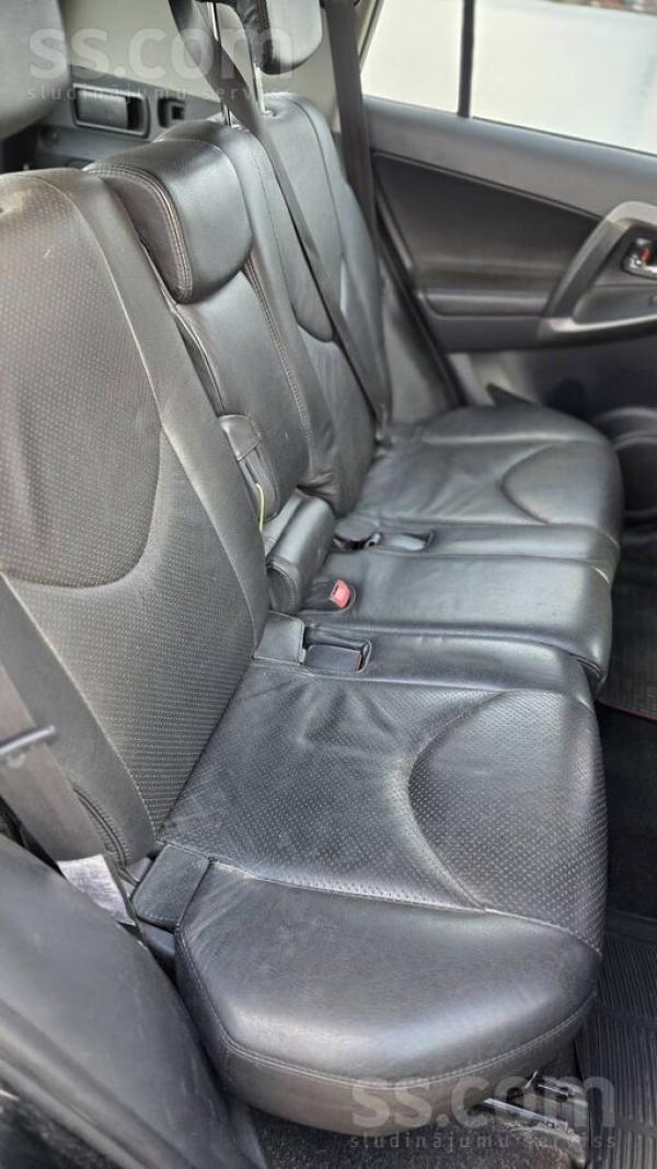 Black Toyota RAV4 2007 in Riga, with an engine capacity of 2.20 L and mileage of 344 thousand km for 2200 €, photo 8 on AUTOMOTO.COM.LV