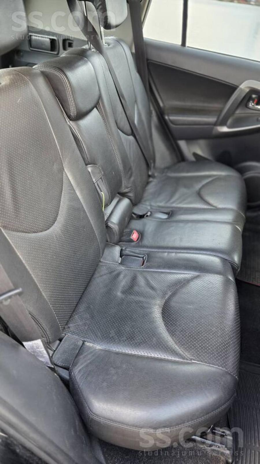 Melns Toyota RAV4 2007 Rīga, ar dzinēja tilpumu 2.20 L un nobraukumu 344 tūkst. km par 2200 €, foto 9 vietnē AUTOMOTO.COM.LV