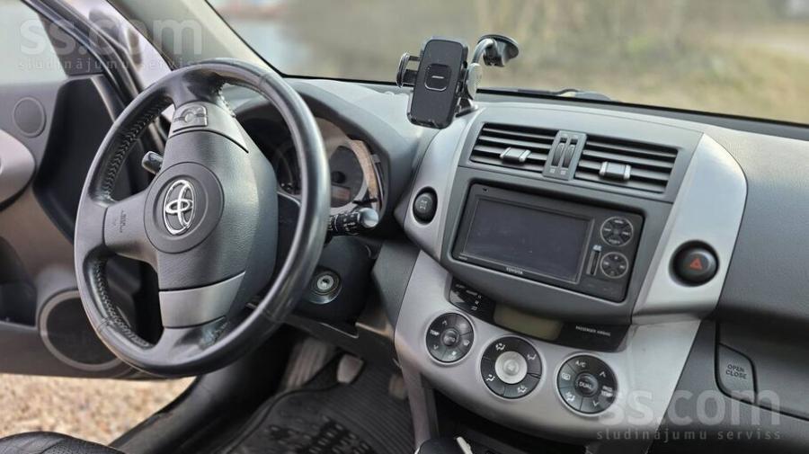 Melns Toyota RAV4 2007 Rīga, ar dzinēja tilpumu 2.20 L un nobraukumu 344 tūkst. km par 2200 €, foto 11 vietnē AUTOMOTO.COM.LV