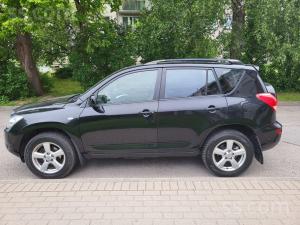 Melns Toyota RAV4 2007 Rīga, ar dzinēja tilpumu 2.00 L un nobraukumu 227 tūkst. km par 5900 €, foto  vietnē AUTOMOTO.COM.LV