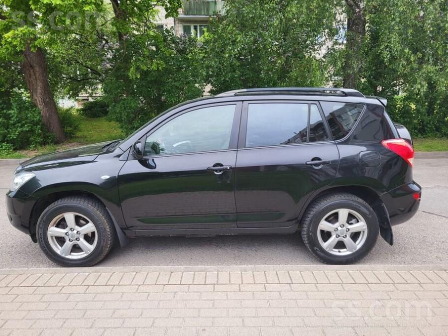 Melns Toyota RAV4 2007 Rīga, ar dzinēja tilpumu 2.00 L un nobraukumu 227 tūkst. km par 5900 €, foto 1 vietnē AUTOMOTO.COM.LV