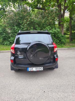 Melns Toyota RAV4 2007 Rīga, ar dzinēja tilpumu 2.00 L un nobraukumu 227 tūkst. km par 5900 €, foto 4 vietnē AUTOMOTO.COM.LV