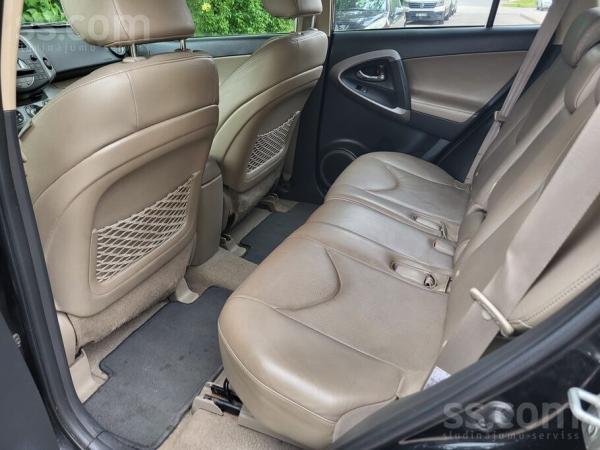 Melns Toyota RAV4 2007 Rīga, ar dzinēja tilpumu 2.00 L un nobraukumu 227 tūkst. km par 5900 €, foto 5 vietnē AUTOMOTO.COM.LV