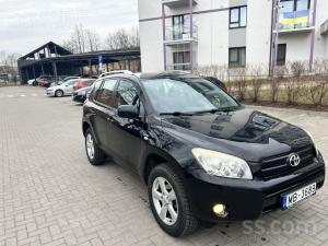 Melns Toyota RAV4 2007 Rīga, ar dzinēja tilpumu 2.20 L un nobraukumu 218 tūkst. km par 4800 €, foto 3 vietnē AUTOMOTO.COM.LV