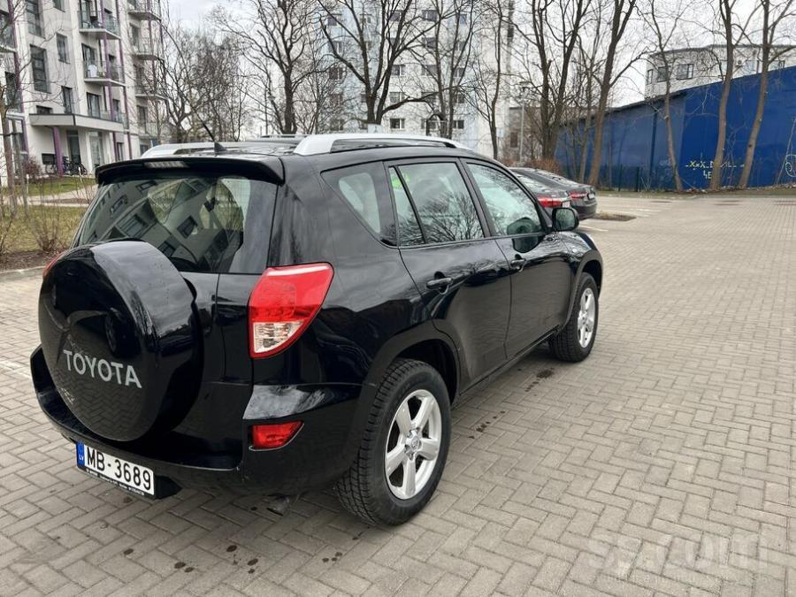 Melns Toyota RAV4 2007 Rīga, ar dzinēja tilpumu 2.20 L un nobraukumu 218 tūkst. km par 4800 €, foto 4 vietnē AUTOMOTO.COM.LV