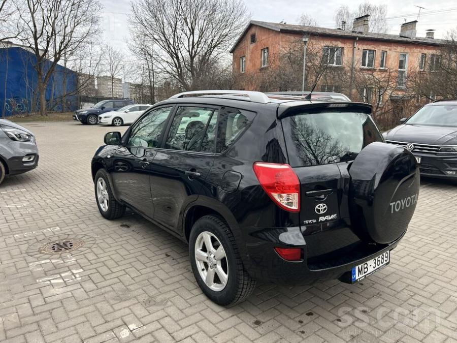 Melns Toyota RAV4 2007 Rīga, ar dzinēja tilpumu 2.20 L un nobraukumu 218 tūkst. km par 4800 €, foto 5 vietnē AUTOMOTO.COM.LV