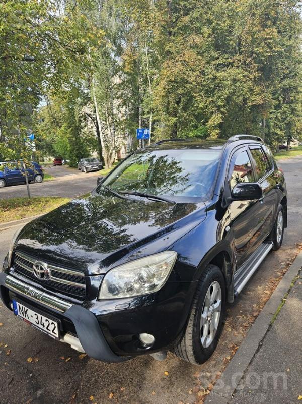 Black Toyota RAV4 2007 in Riga, with an engine capacity of 2.00 L and mileage of 145 thousand km for 6700 €, photo 3 on AUTOMOTO.COM.LV