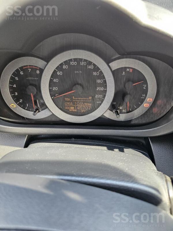 Black Toyota RAV4 2007 in Riga, with an engine capacity of 2.00 L and mileage of 145 thousand km for 6700 €, photo 8 on AUTOMOTO.COM.LV