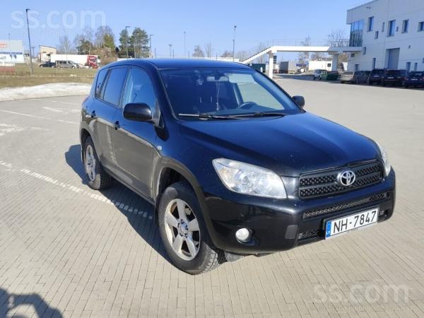 Black Toyota RAV4 2007 in Rezekne, with an engine capacity of 2.20 L and mileage of 300 thousand km for 3500 €, photo 1 on AUTOMOTO.COM.LV