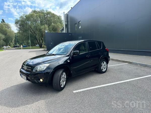 Melns Toyota RAV4 2007 Rīga, ar dzinēja tilpumu 2.20 L un nobraukumu 315 tūkst. km par 3900 €, foto 1 vietnē AUTOMOTO.COM.LV