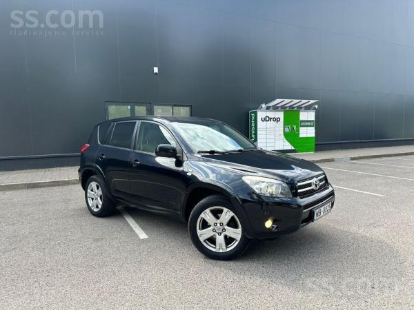 Melns Toyota RAV4 2007 Rīga, ar dzinēja tilpumu 2.20 L un nobraukumu 315 tūkst. km par 3900 €, foto 3 vietnē AUTOMOTO.COM.LV