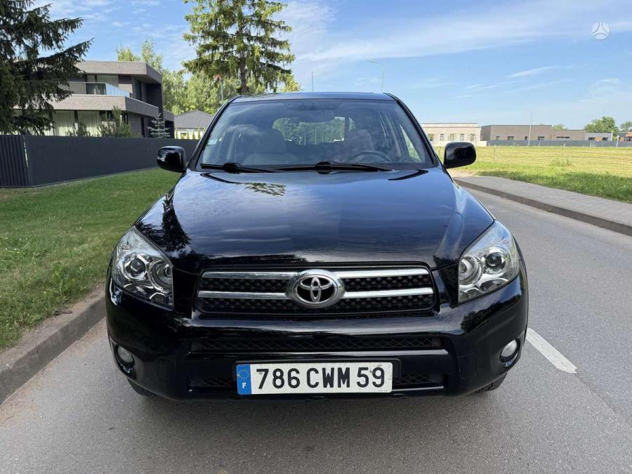 Black Toyota RAV4 2007 in Taurage, with an engine capacity of 2.23 L and mileage of 220 thousand km for 4700 €, photo 4 on AUTOMOTO.COM.LV