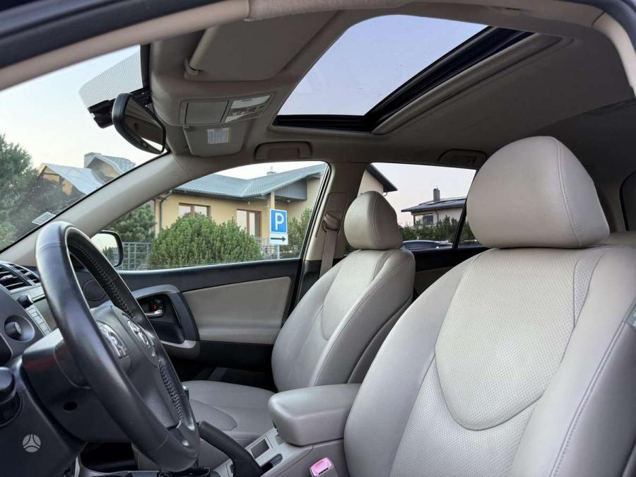 Black Toyota RAV4 2007 in Taurage, with an engine capacity of 2.23 L and mileage of 220 thousand km for 4700 €, photo 18 on AUTOMOTO.COM.LV