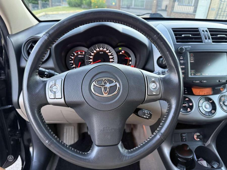 Black Toyota RAV4 2007 in Taurage, with an engine capacity of 2.23 L and mileage of 220 thousand km for 4700 €, photo 21 on AUTOMOTO.COM.LV
