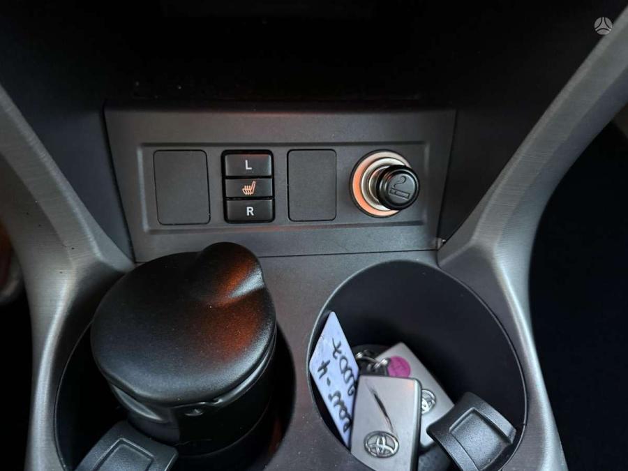 Black Toyota RAV4 2007 in Taurage, with an engine capacity of 2.23 L and mileage of 220 thousand km for 4700 €, photo 25 on AUTOMOTO.COM.LV